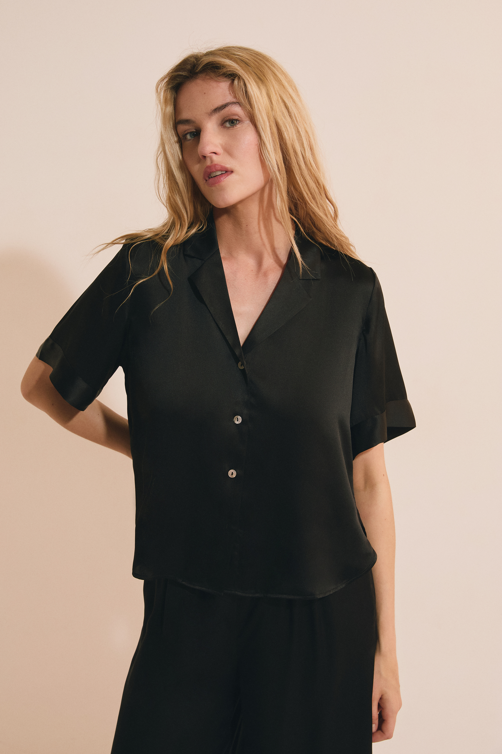 Short-sleeved silk pyjama shirt - PEARLY - NOIR - ETAM